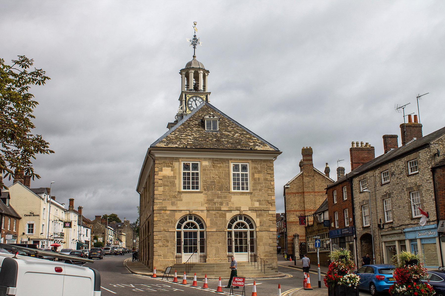 Brackley Town Hall - Borras